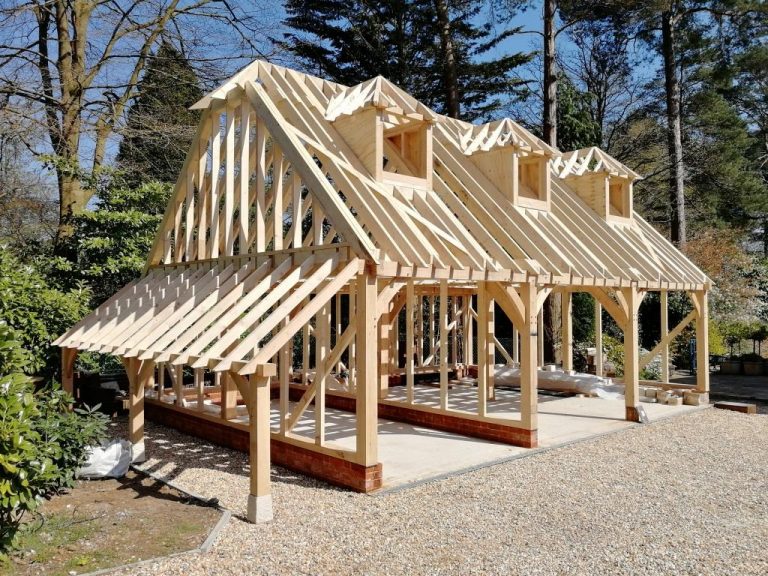 Types of Oak Explained | Oak Tree Species & Oak Wood Timbers